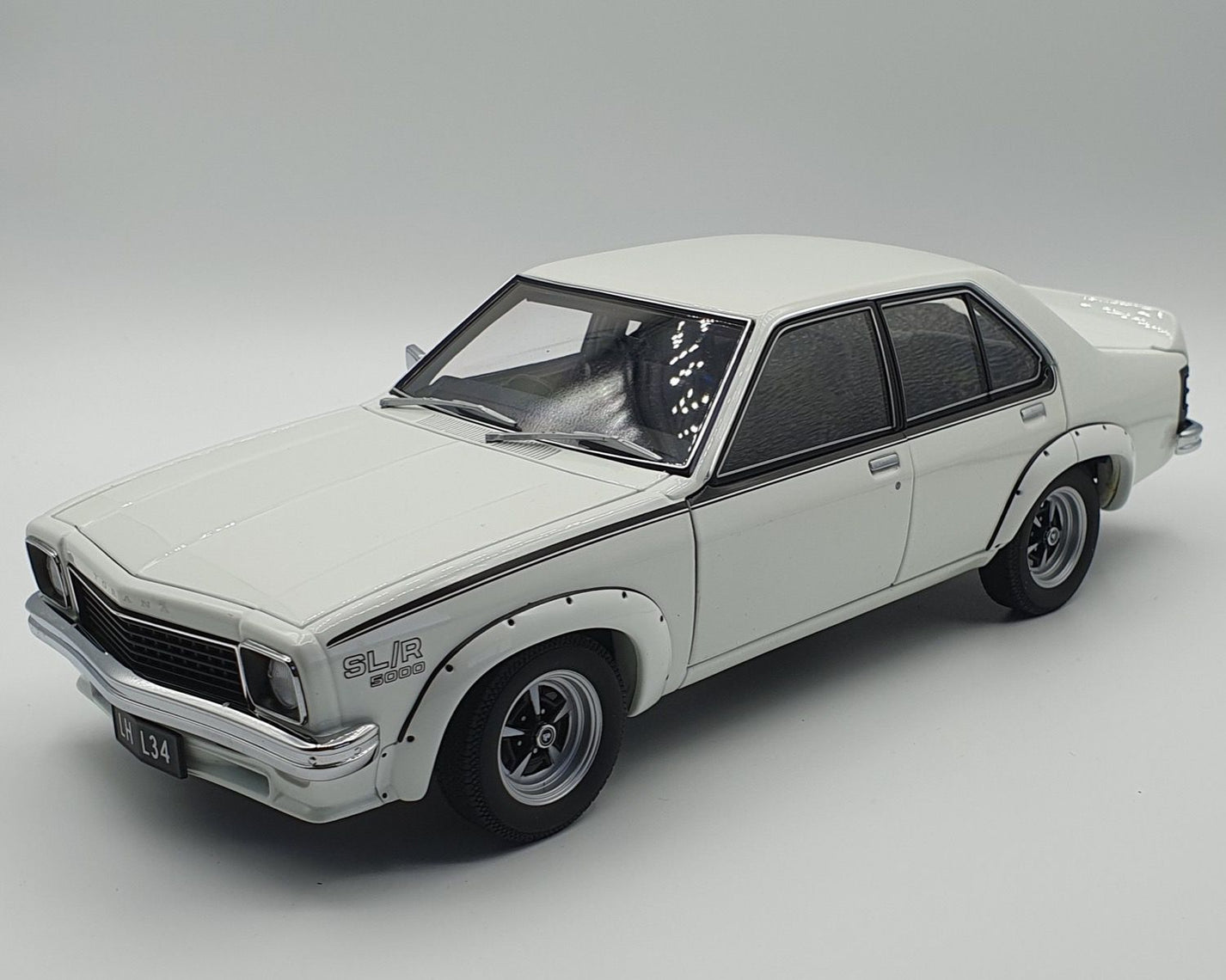 1:18 Holden LH Torana SL/R 5000 L34 Option - 1974 - Glacier White ...