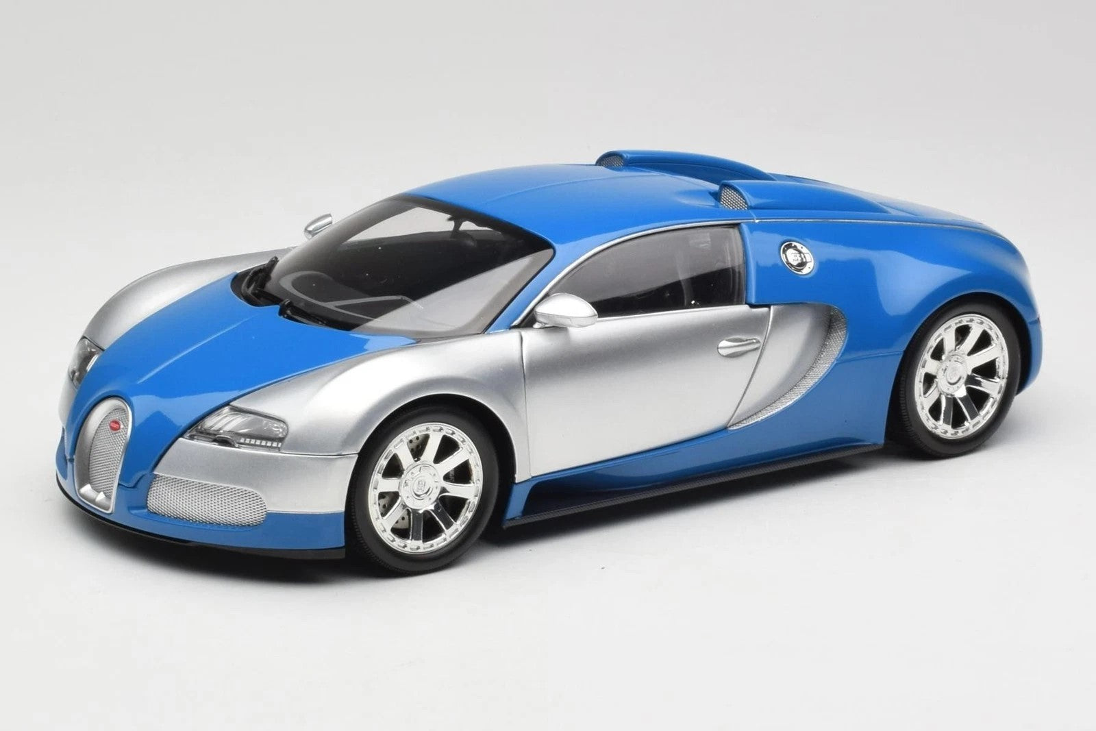 1:18 Bugatti Veyron L'Edition Centenaire - 2009 - Chrome/Blue – Echuca ...